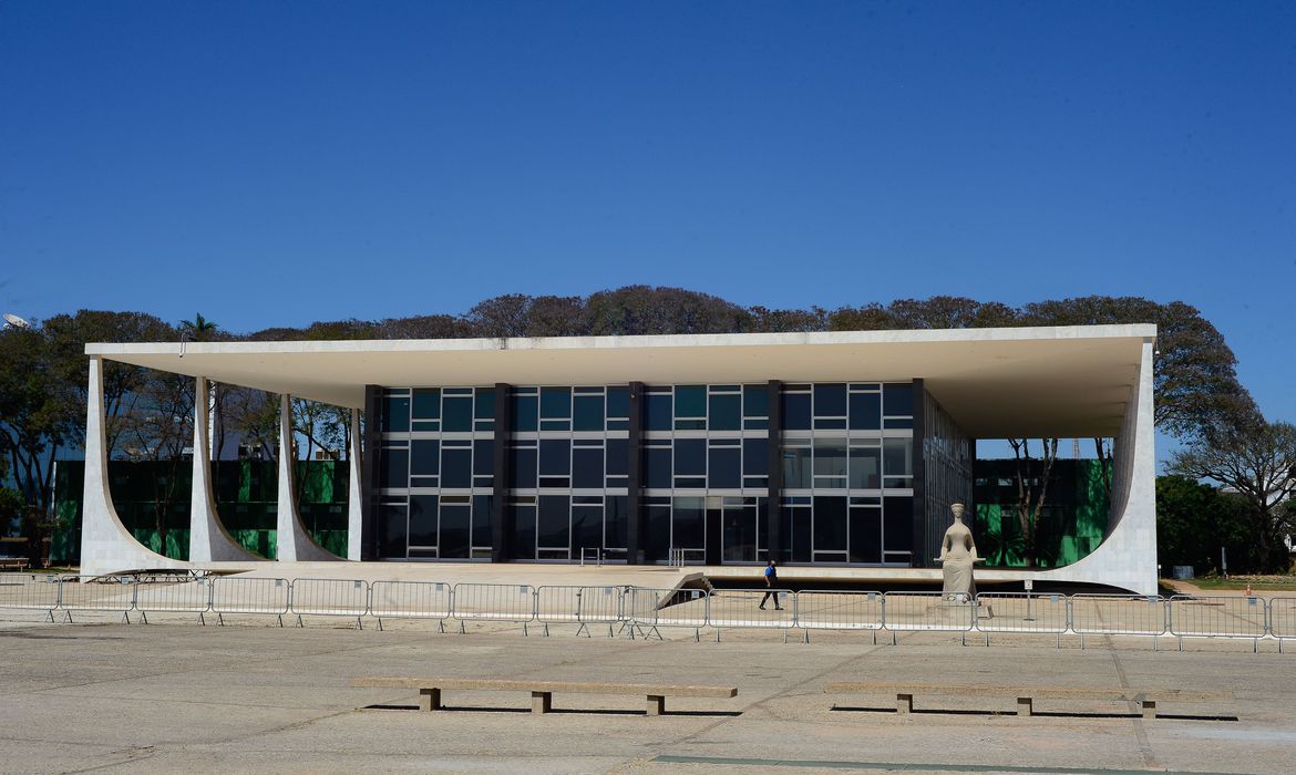 Fachada do edifício sede do Supremo Tribunal Federal - STF - Voz do Bico