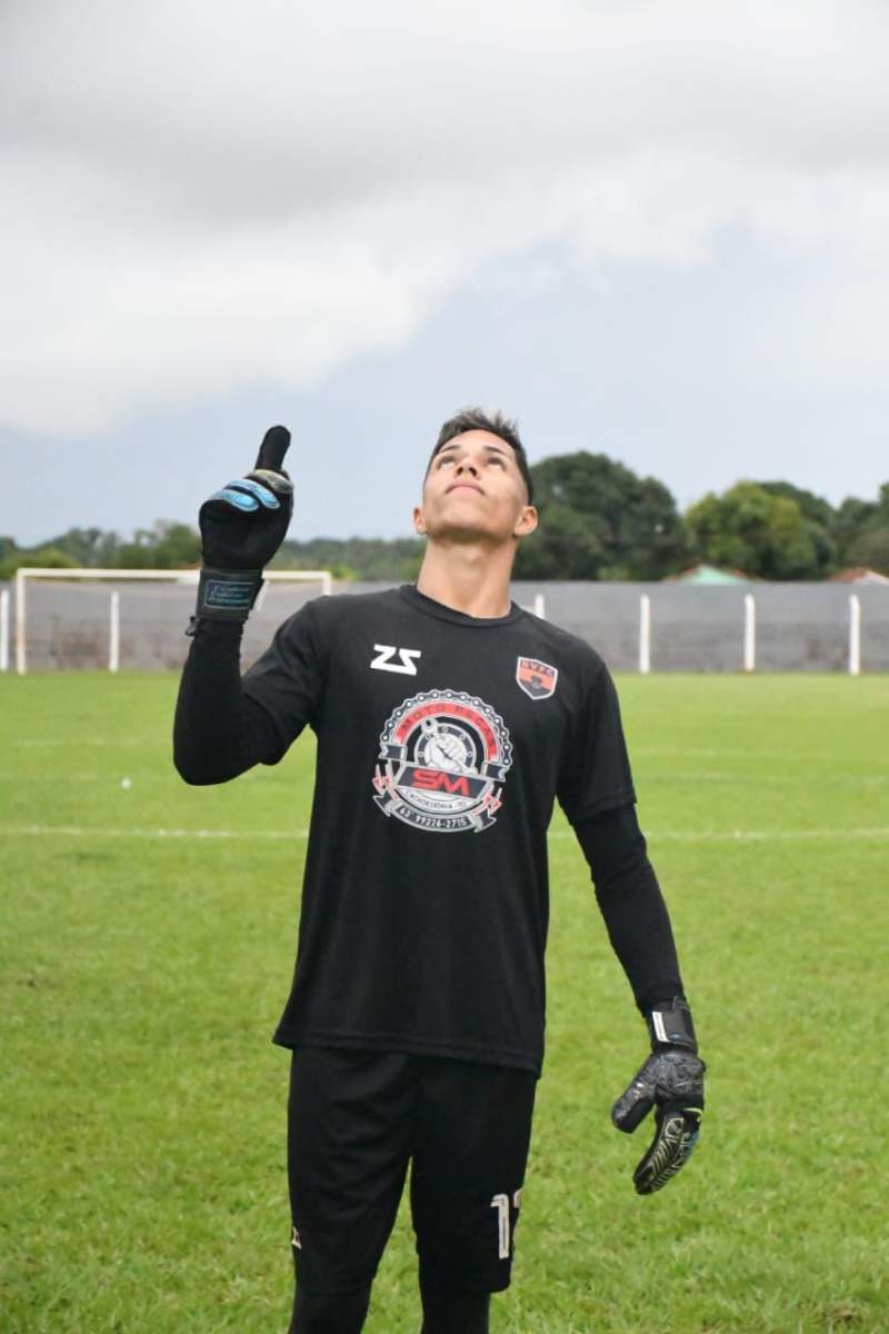 Jovem augustinopolino assina o seu primeiro contrato profissional com o ...